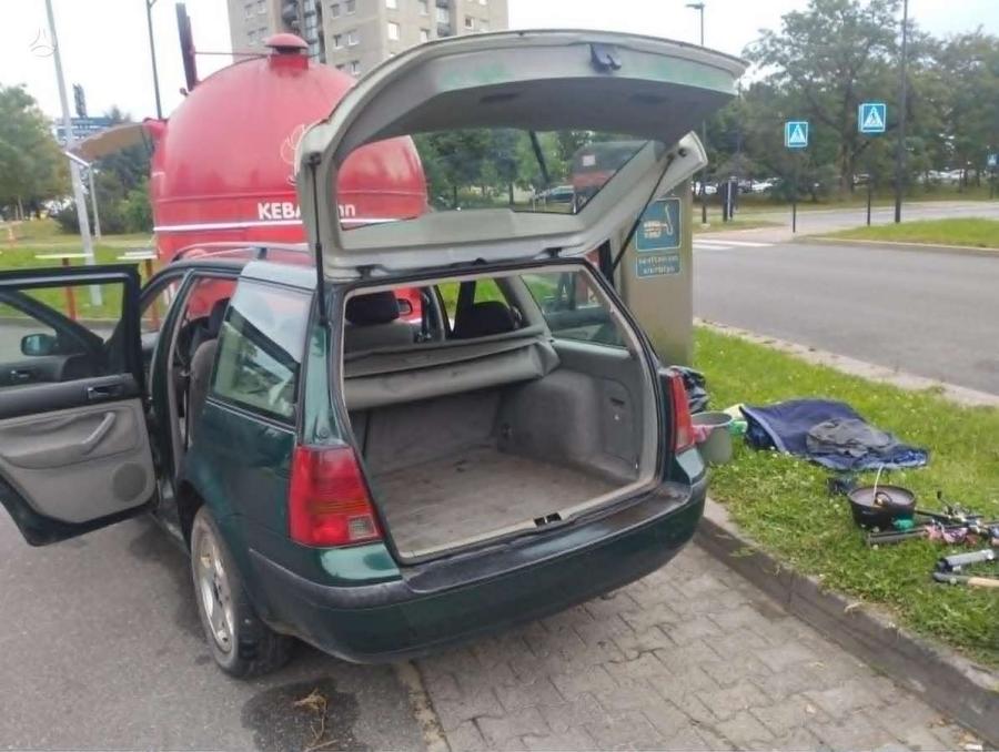 Zaļš Volkswagen Golf 2002 Viļņa, ar dzinēja tilpumu 1.90 L un nobraukumu 472 tūkst. km par 650 €, foto 1 vietnē AUTOMOTO.COM.LV