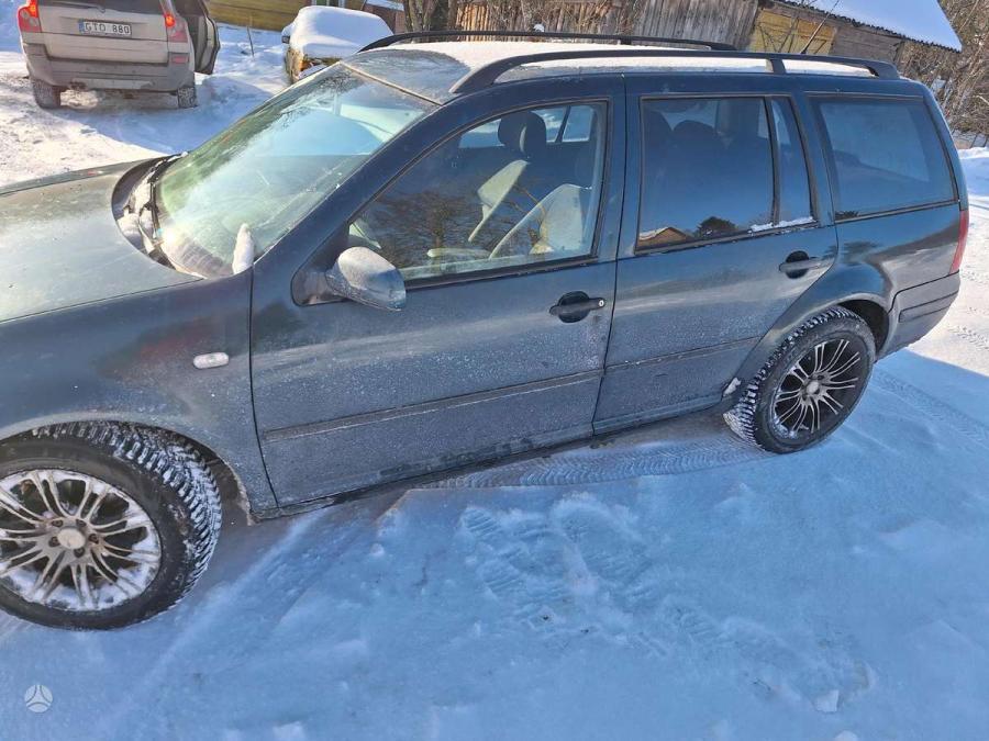 Green Volkswagen Golf 2004 in Utena, with an engine capacity of 1.90 L and mileage of 360 thousand km for 1450 €, photo 7 on AUTOMOTO.COM.LV