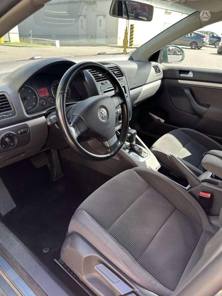 Green Volkswagen Golf 2009 in Vilnius, with an engine capacity of 1.90 L and mileage of 333 thousand km for 1400 €, photo 9 on AUTOMOTO.COM.LV