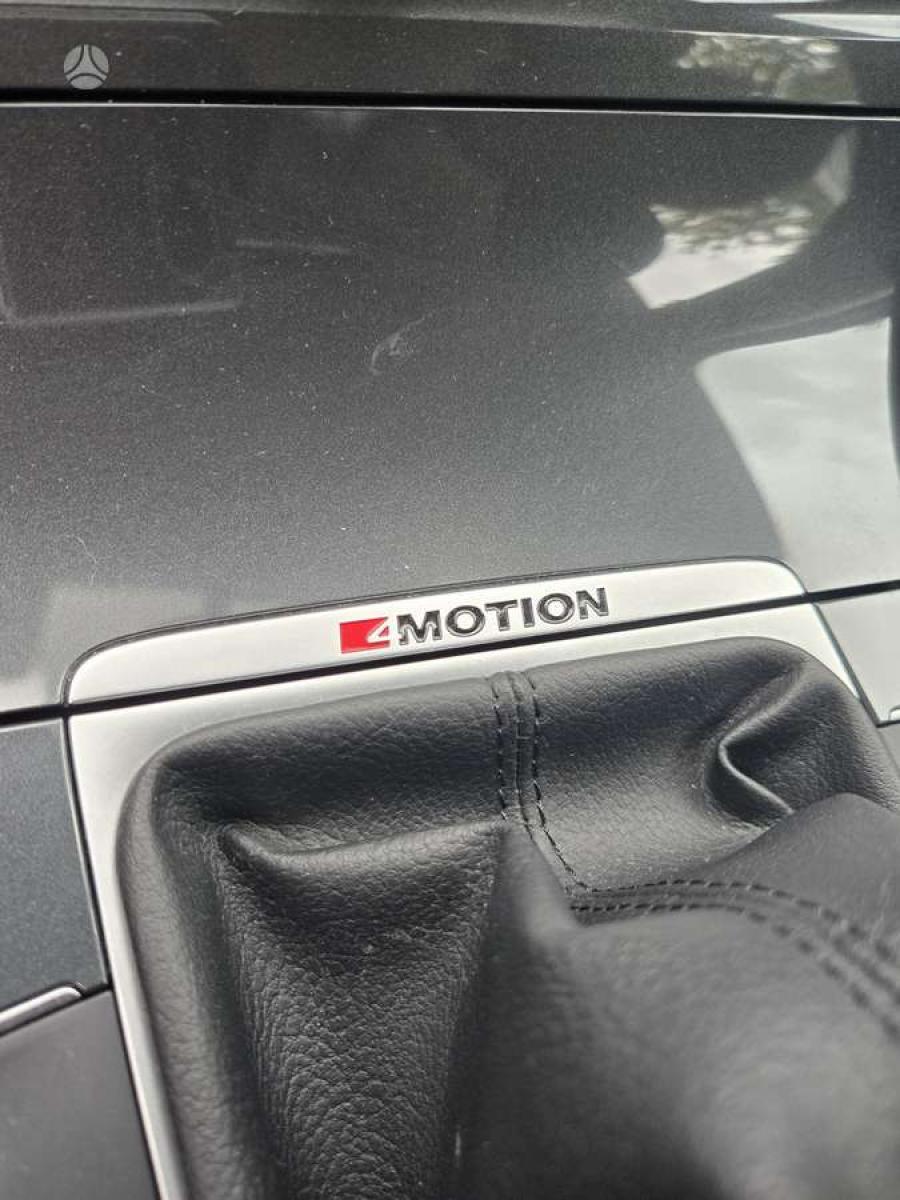 Green Volkswagen Golf 2017 in Marijampole, with an engine capacity of 1.97 L and mileage of 243 thousand km for 10200 €, photo 3 on AUTOMOTO.COM.LV