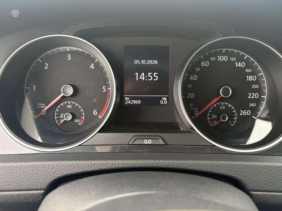 Green Volkswagen Golf 2017 in Marijampole, with an engine capacity of 1.97 L and mileage of 243 thousand km for 10200 €, photo 13 on AUTOMOTO.COM.LV