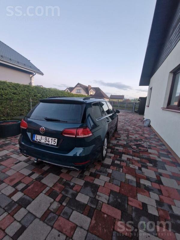 Green Volkswagen Golf 2018 in Riga, with an engine capacity of 1.40 L and mileage of 144 thousand km for 8800 €, photo 3 on AUTOMOTO.COM.LV