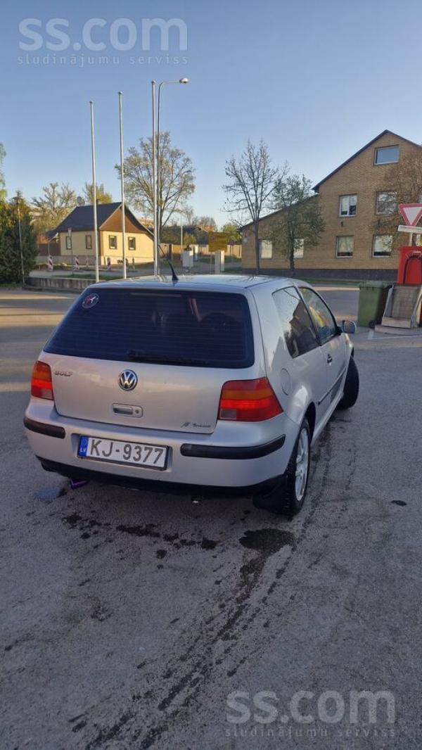 Pelēks Volkswagen Golf 1998 Daugavpils, ar dzinēja tilpumu 1.40 L un nobraukumu 258 tūkst. km par 1555 €, foto 3 vietnē AUTOMOTO.COM.LV