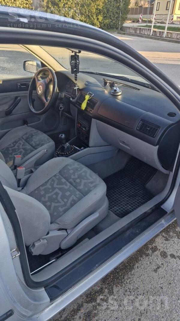 Pelēks Volkswagen Golf 1998 Daugavpils, ar dzinēja tilpumu 1.40 L un nobraukumu 258 tūkst. km par 1555 €, foto 7 vietnē AUTOMOTO.COM.LV
