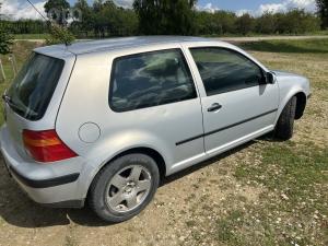 Pelēks Volkswagen Golf 1998 Preiļi, ar dzinēja tilpumu 1.60 L un nobraukumu 154 tūkst. km par 1300 €, foto 5 vietnē AUTOMOTO.COM.LV