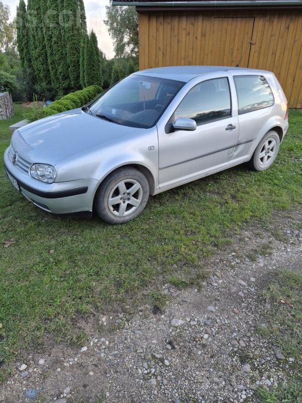 Volkswagen Golf 2001 KrÄslava vietnÄ PelÄks Volkswagen Golf 2001 KrÄslava, ar dzinÄja tilpumu 1.40 L un nobraukumu 265 tÅ«kst. km par 1100 ā¬, foto 1 vietnÄ AUTOMOTO.COM.LV