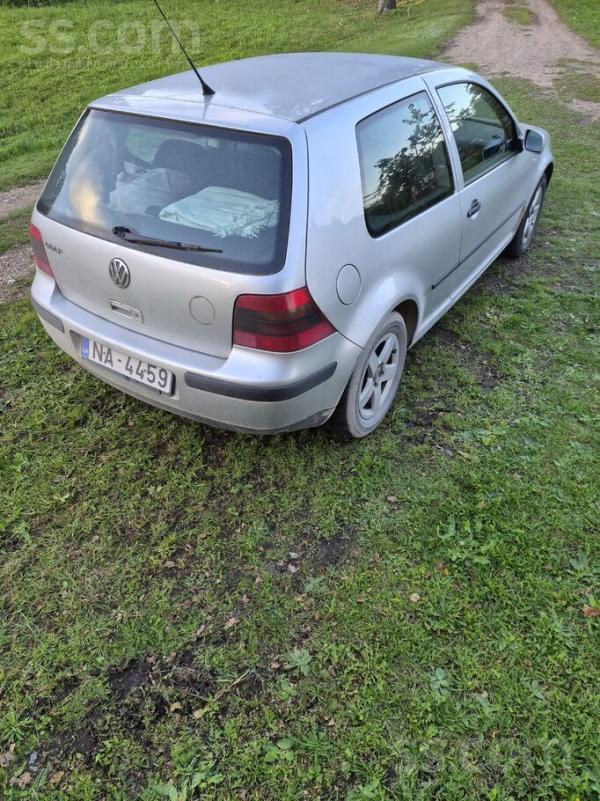 Volkswagen Golf 2001 KrÄslava vietnÄ PelÄks Volkswagen Golf 2001 KrÄslava, ar dzinÄja tilpumu 1.40 L un nobraukumu 265 tÅ«kst. km par 1100 ā¬, foto 4 vietnÄ AUTOMOTO.COM.LV
