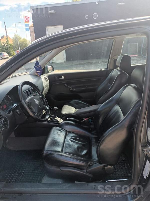Grey Volkswagen Golf 2002 in Riga, with an engine capacity of 1.60 L and mileage of 268 thousand km for 750 €, photo 2 on AUTOMOTO.COM.LV