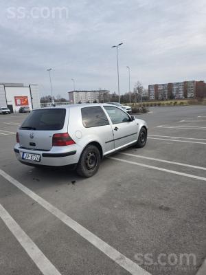 Pelēks Volkswagen Golf 2002 Jelgava, ar dzinēja tilpumu 1.60 L un nobraukumu 281 tūkst. km par 1550 €, foto 3 vietnē AUTOMOTO.COM.LV