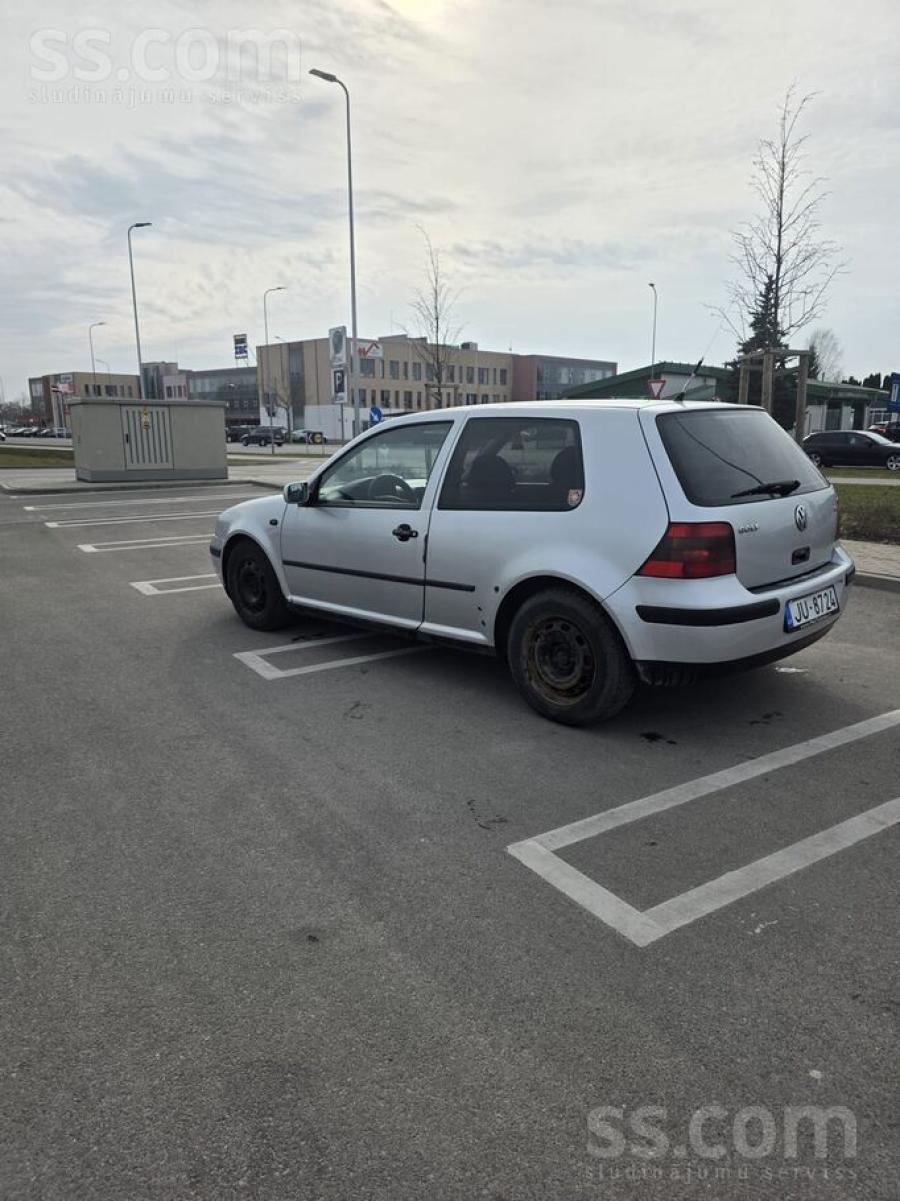 Pelēks Volkswagen Golf 2002 Jelgava, ar dzinēja tilpumu 1.60 L un nobraukumu 281 tūkst. km par 1550 €, foto 7 vietnē AUTOMOTO.COM.LV