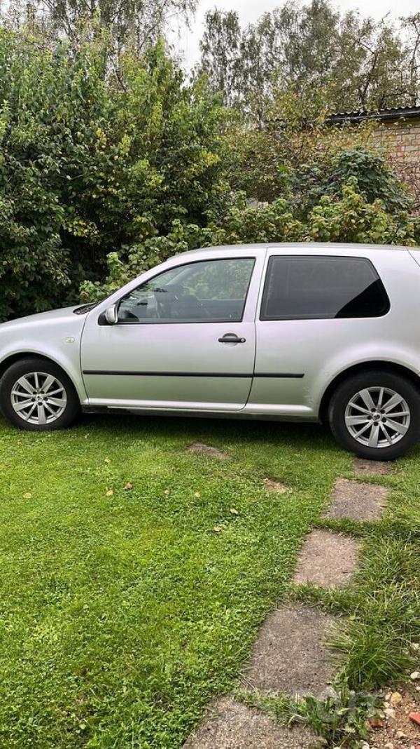 Grey Volkswagen Golf 2002 in Jelgava, with an engine capacity of 1.60 L and mileage of 281 thousand km for 1550 €, photo 7 on AUTOMOTO.COM.LV