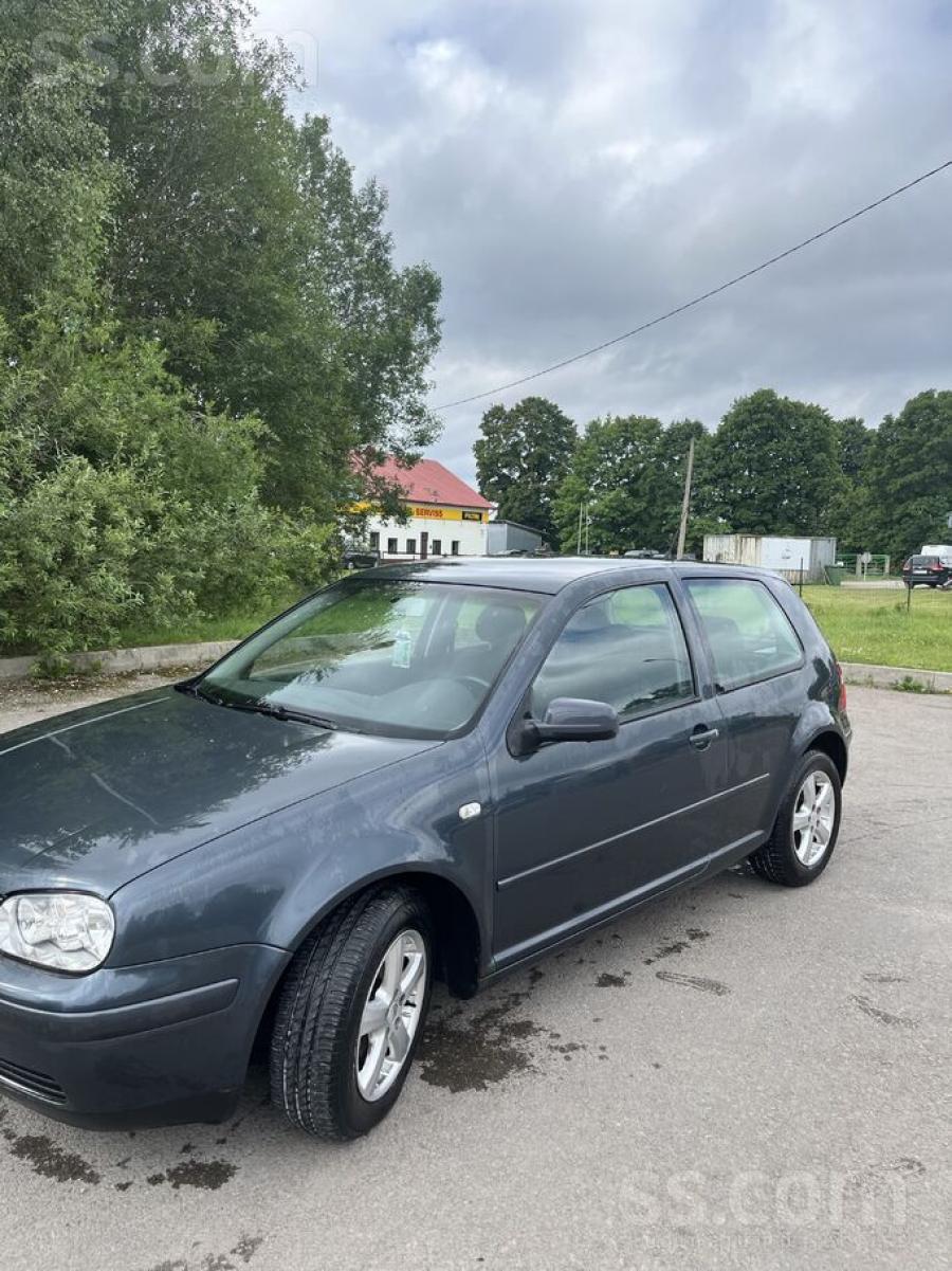 Grey Volkswagen Golf 2004 in Riga, with an engine capacity of 1.40 L and mileage of 273 thousand km for 1450 €, photo 3 on AUTOMOTO.COM.LV