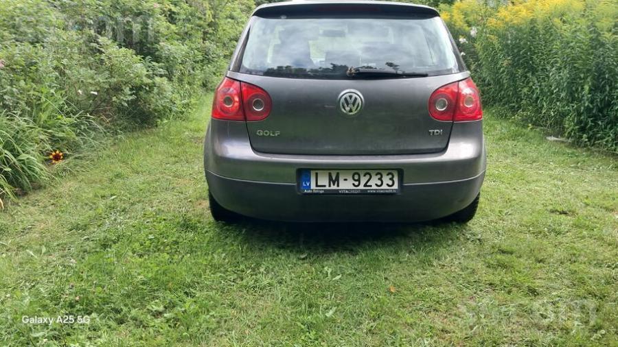 Grey Volkswagen Golf 2004 in Riga, with an engine capacity of 1.90 L and mileage of 245 thousand km for 1400 €, photo 4 on AUTOMOTO.COM.LV