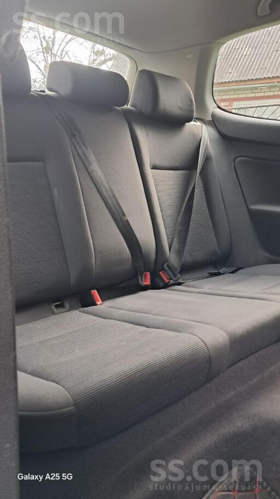 Grey Volkswagen Golf 2004 in Riga, with an engine capacity of 1.90 L and mileage of 245 thousand km for 1400 €, photo 6 on AUTOMOTO.COM.LV