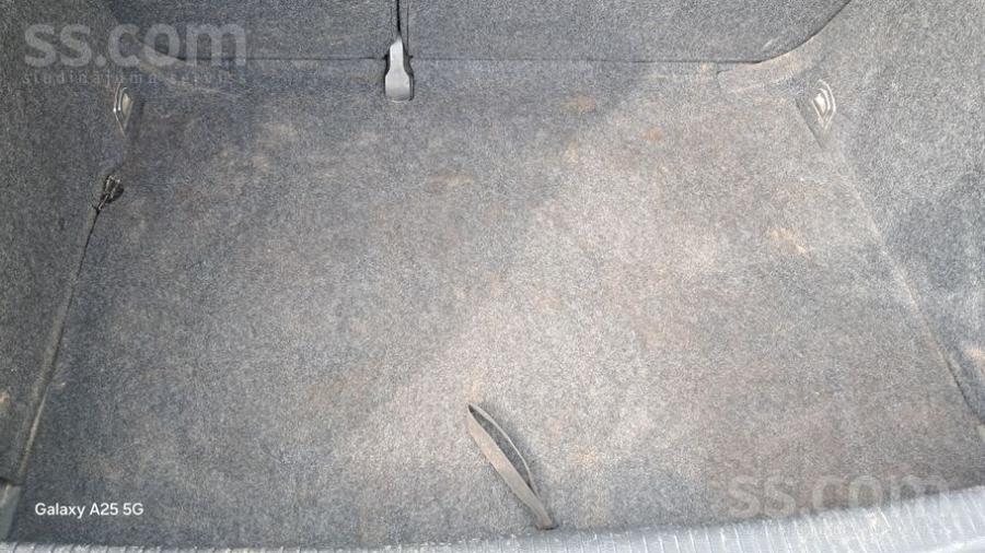 Grey Volkswagen Golf 2004 in Riga, with an engine capacity of 1.90 L and mileage of 245 thousand km for 1400 €, photo 8 on AUTOMOTO.COM.LV
