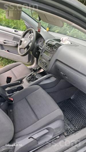 Grey Volkswagen Golf 2004 in Riga, with an engine capacity of 1.90 L and mileage of 245 thousand km for 1400 €, photo 10 on AUTOMOTO.COM.LV