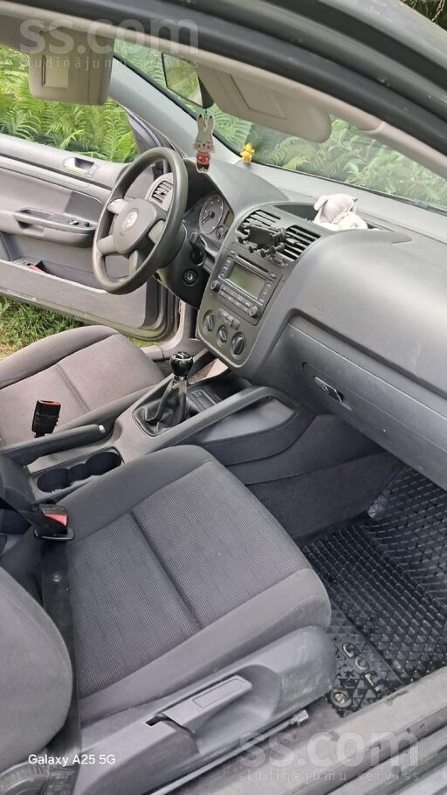 Grey Volkswagen Golf 2004 in Riga, with an engine capacity of 1.90 L and mileage of 245 thousand km for 1400 €, photo 10 on AUTOMOTO.COM.LV