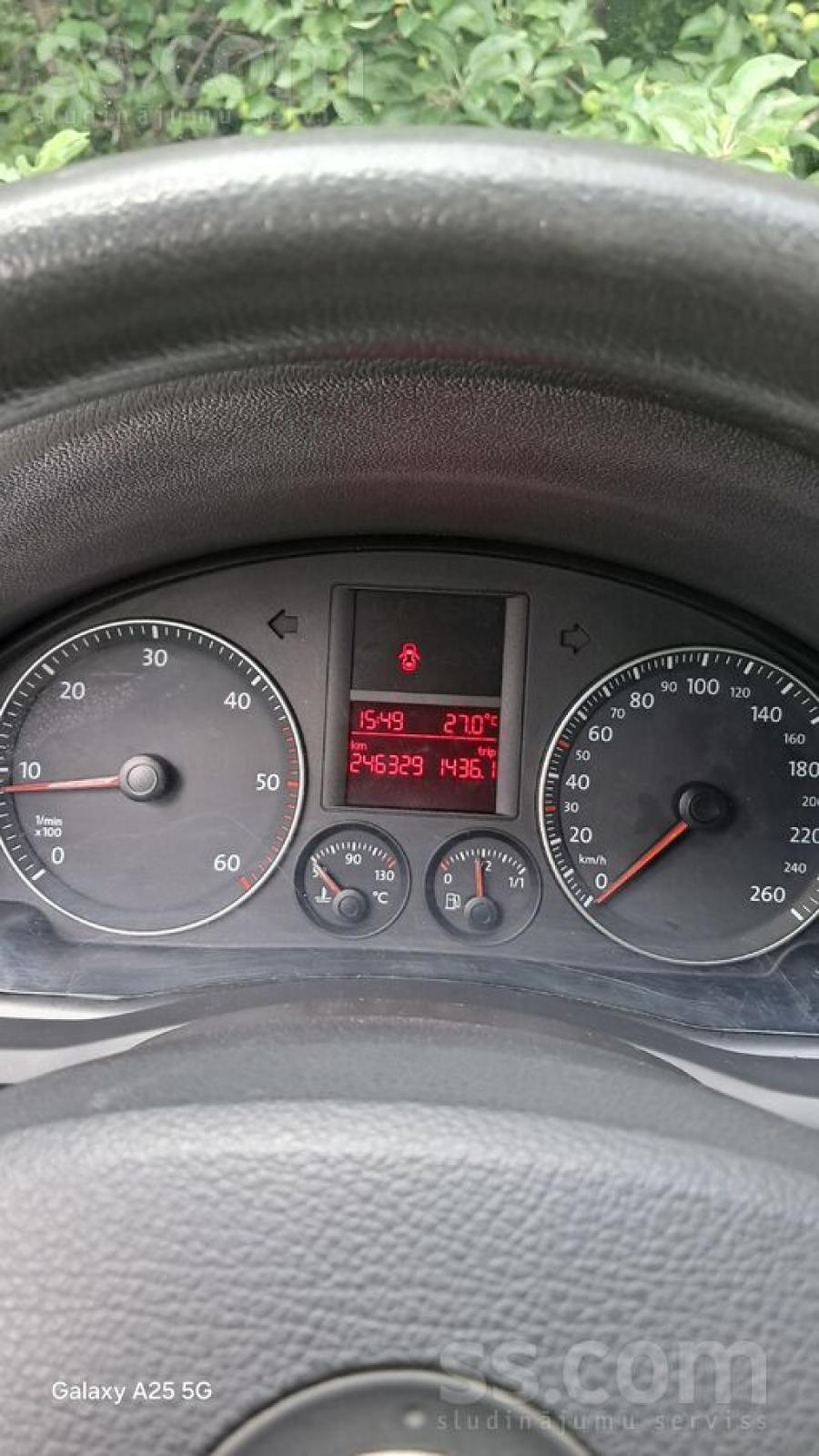Grey Volkswagen Golf 2004 in Riga, with an engine capacity of 1.90 L and mileage of 245 thousand km for 1400 €, photo 11 on AUTOMOTO.COM.LV