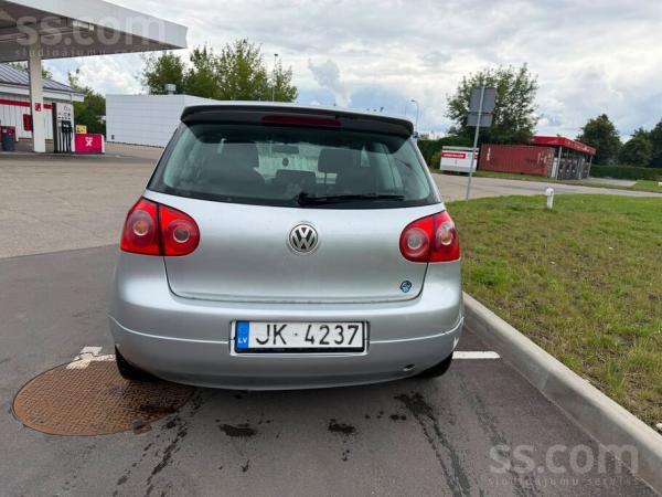 Grey Volkswagen Golf 2004 in Riga, with an engine capacity of 1.40 L and mileage of 348 thousand km for 1400 €, photo 2 on AUTOMOTO.COM.LV