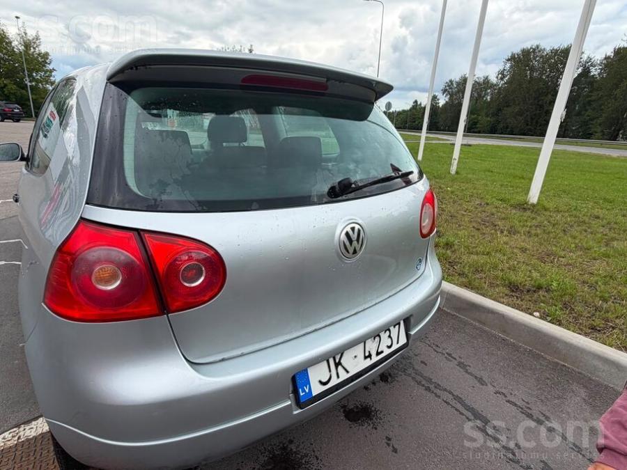 Grey Volkswagen Golf 2004 in Riga, with an engine capacity of 1.40 L and mileage of 348 thousand km for 1400 €, photo 4 on AUTOMOTO.COM.LV