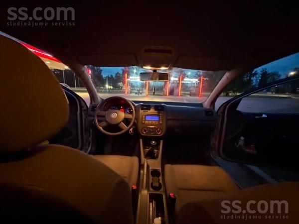 Grey Volkswagen Golf 2004 in Riga, with an engine capacity of 1.40 L and mileage of 348 thousand km for 1400 €, photo 7 on AUTOMOTO.COM.LV