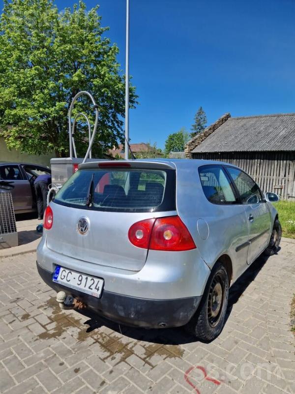 Pelēks Volkswagen Golf 2005 Dobele, ar dzinēja tilpumu 1.40 L un nobraukumu 40 tūkst. km par 2400 €, foto 1 vietnē AUTOMOTO.COM.LV