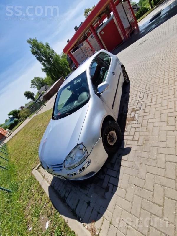 Pelēks Volkswagen Golf 2005 Dobele, ar dzinēja tilpumu 1.40 L un nobraukumu 40 tūkst. km par 2400 €, foto 7 vietnē AUTOMOTO.COM.LV