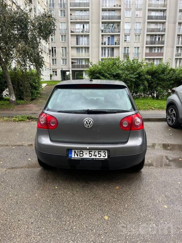 Pelēks Volkswagen Golf 2005 Rīga, ar dzinēja tilpumu 2.00 L un nobraukumu 313 tūkst. km par 1100 €, foto 4 vietnē AUTOMOTO.COM.LV