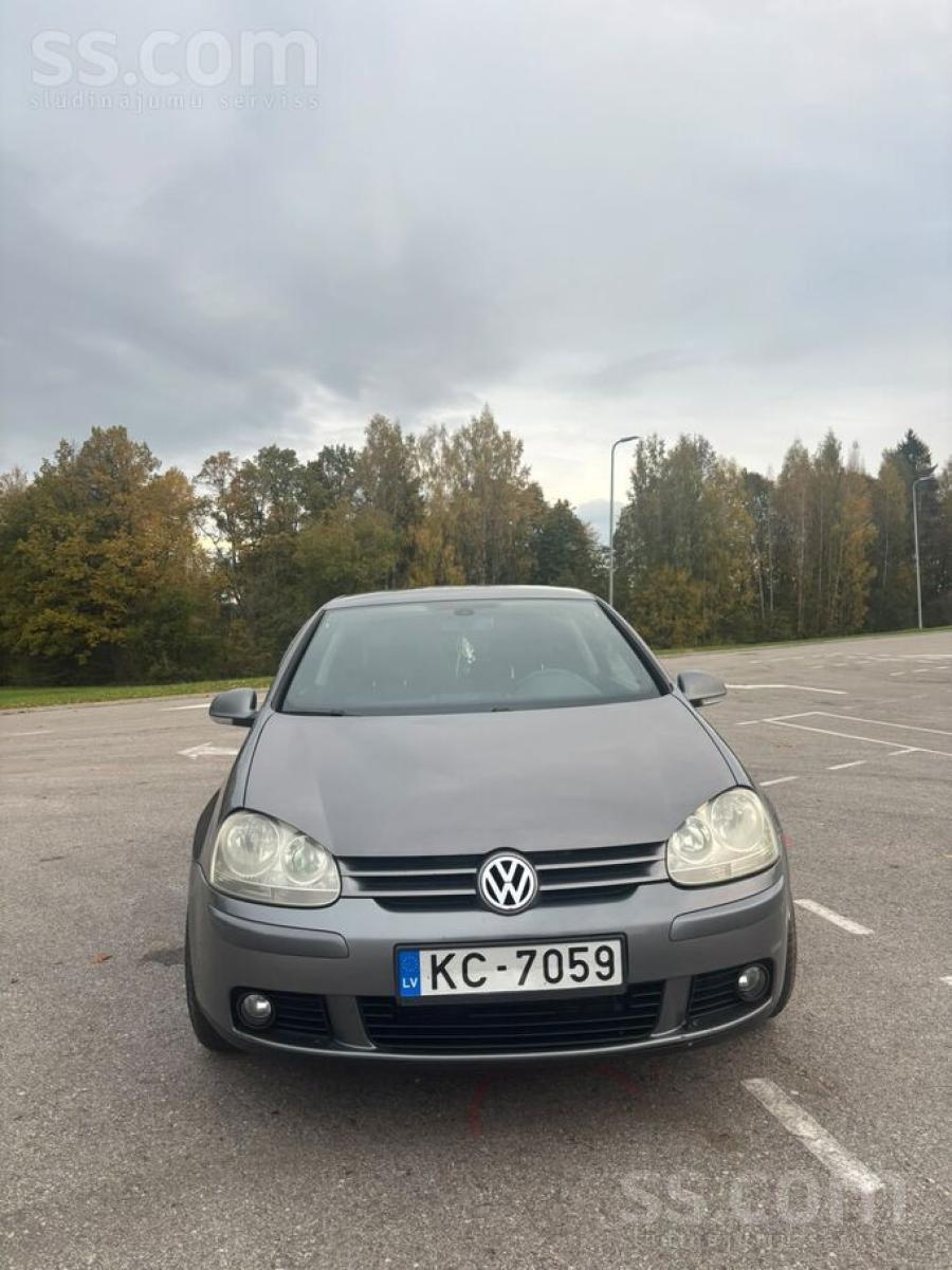 Pelēks Volkswagen Golf 2006 Cēsis, ar dzinēja tilpumu 1.90 L un nobraukumu 384 tūkst. km par 1500 €, foto 1 vietnē AUTOMOTO.COM.LV