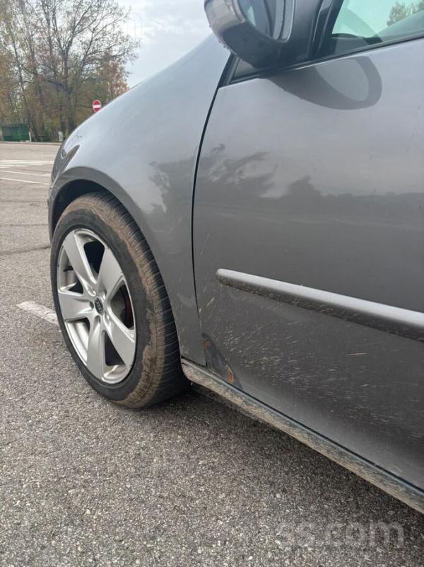 Pelēks Volkswagen Golf 2006 Cēsis, ar dzinēja tilpumu 1.90 L un nobraukumu 384 tūkst. km par 1500 €, foto 4 vietnē AUTOMOTO.COM.LV