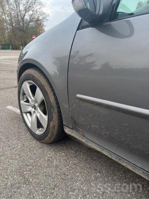 Pelēks Volkswagen Golf 2006 Cēsis, ar dzinēja tilpumu 1.90 L un nobraukumu 384 tūkst. km par 1500 €, foto 4 vietnē AUTOMOTO.COM.LV