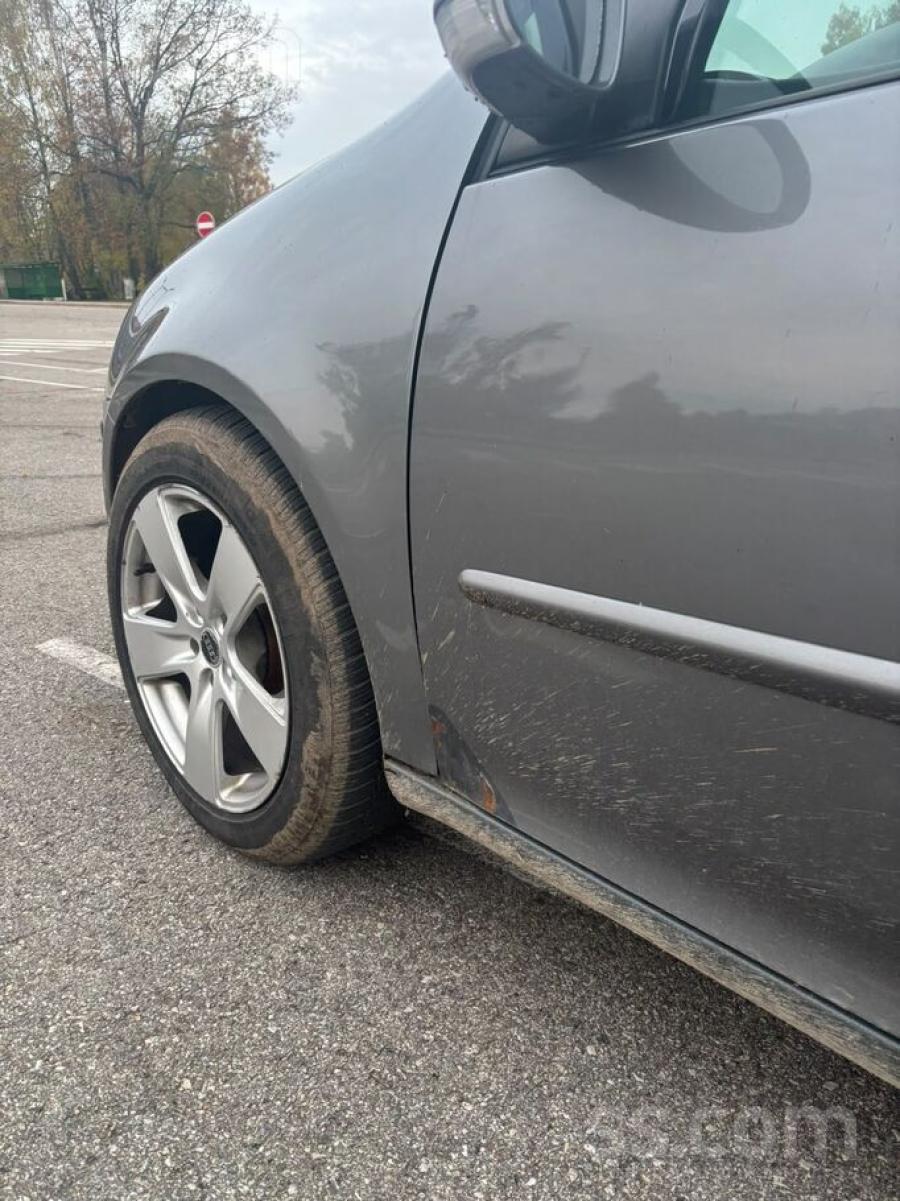 Pelēks Volkswagen Golf 2006 Cēsis, ar dzinēja tilpumu 1.90 L un nobraukumu 384 tūkst. km par 1500 €, foto 4 vietnē AUTOMOTO.COM.LV