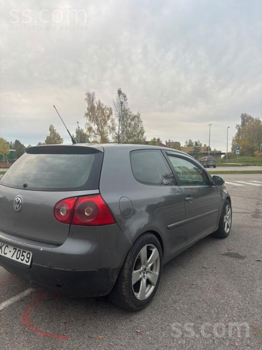 Pelēks Volkswagen Golf 2006 Cēsis, ar dzinēja tilpumu 1.90 L un nobraukumu 384 tūkst. km par 1500 €, foto 8 vietnē AUTOMOTO.COM.LV