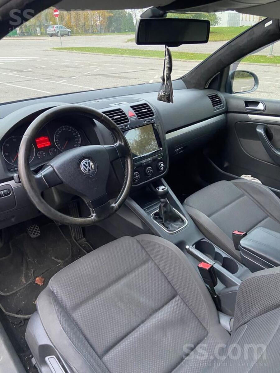 Pelēks Volkswagen Golf 2006 Cēsis, ar dzinēja tilpumu 1.90 L un nobraukumu 384 tūkst. km par 1500 €, foto 10 vietnē AUTOMOTO.COM.LV