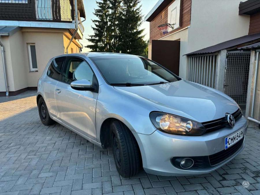 Grey Volkswagen Golf 2010 in Kaunas, with an engine capacity of 1.60 L and mileage of 331 thousand km for 2650 €, photo 3 on AUTOMOTO.COM.LV