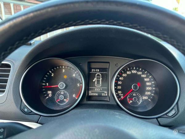 Grey Volkswagen Golf 2010 in Kaunas, with an engine capacity of 1.60 L and mileage of 331 thousand km for 2650 €, photo 3 on AUTOMOTO.COM.LV