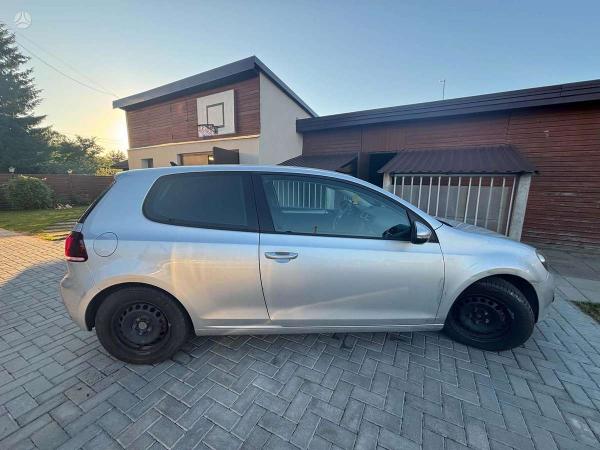 Grey Volkswagen Golf 2010 in Kaunas, with an engine capacity of 1.60 L and mileage of 331 thousand km for 2650 €, photo 4 on AUTOMOTO.COM.LV