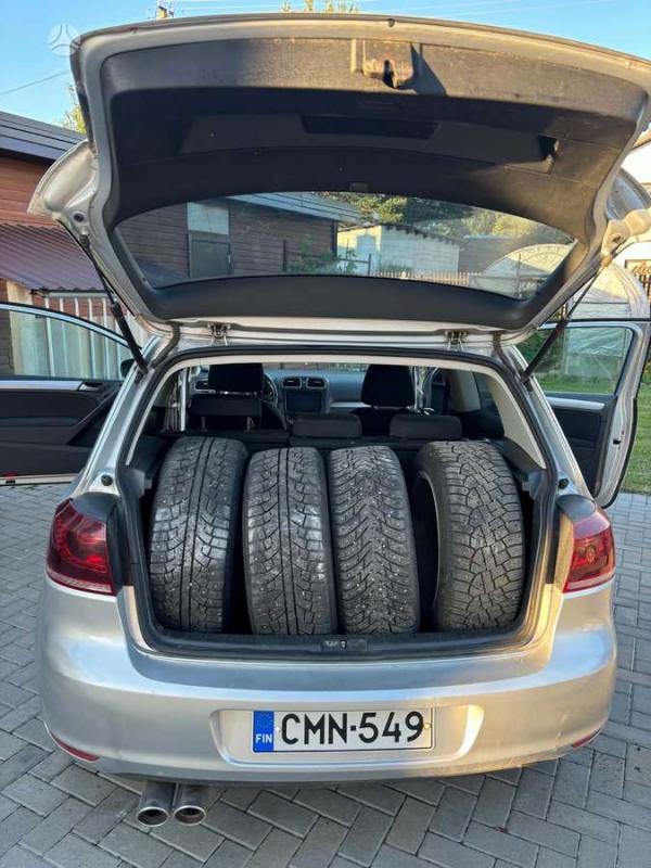 Grey Volkswagen Golf 2010 in Kaunas, with an engine capacity of 1.60 L and mileage of 331 thousand km for 2650 €, photo 5 on AUTOMOTO.COM.LV