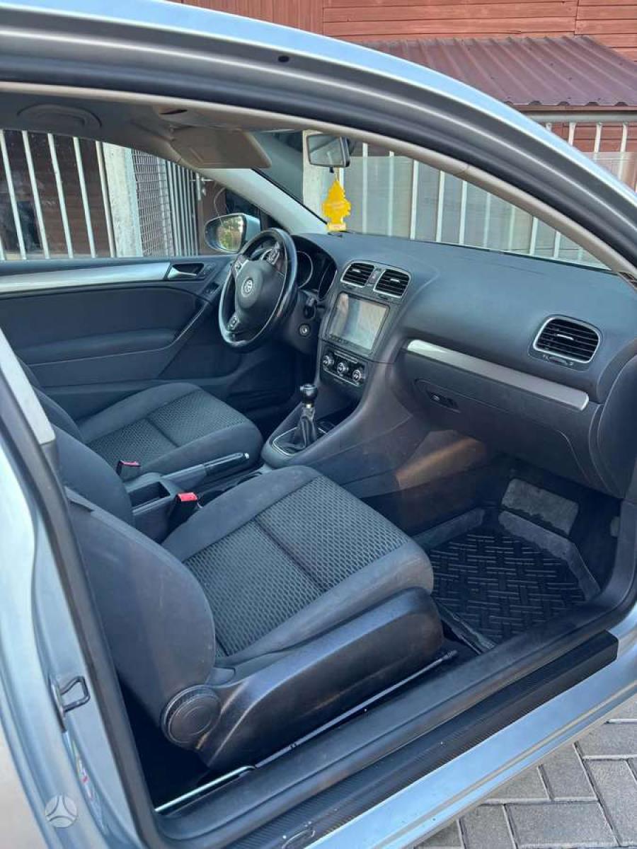 Grey Volkswagen Golf 2010 in Kaunas, with an engine capacity of 1.60 L and mileage of 331 thousand km for 2650 €, photo 8 on AUTOMOTO.COM.LV