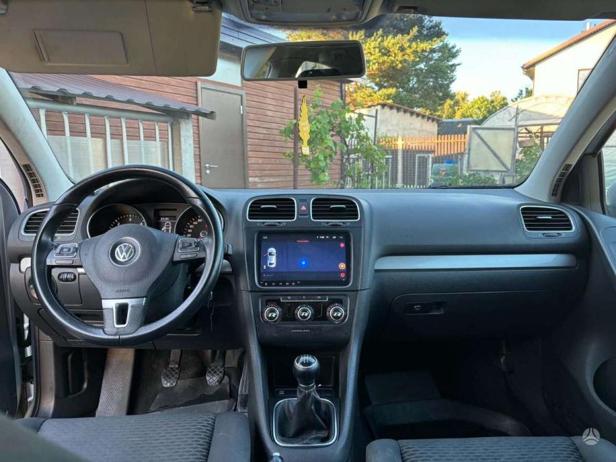 Grey Volkswagen Golf 2010 in Kaunas, with an engine capacity of 1.60 L and mileage of 331 thousand km for 2650 €, photo 10 on AUTOMOTO.COM.LV