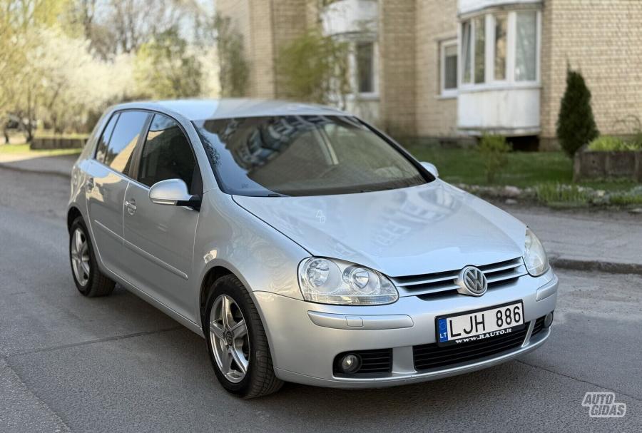 Grey Volkswagen Golf 2008 in Vilnius, with an engine capacity of 1.90 L and mileage of 219 thousand km for 1450 €, photo 1 on AUTOMOTO.COM.LV