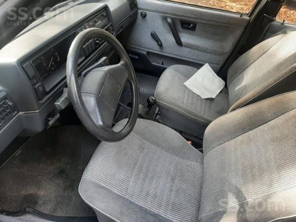 Grey Volkswagen Golf 1987 in Riga, with an engine capacity of 1.60 L and mileage of 412 thousand km for 1100 €, photo 7 on AUTOMOTO.COM.LV