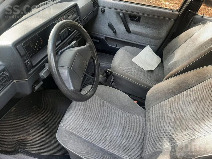 Pelēks Volkswagen Golf 1987 Rīga, ar dzinēja tilpumu 1.60 L un nobraukumu 412 tūkst. km par 1100 €, foto 7 vietnē AUTOMOTO.COM.LV