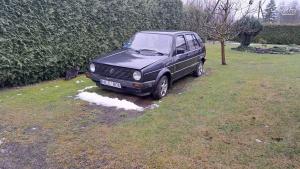 Pelēks Volkswagen Golf 1988 Šakiai, ar dzinēja tilpumu 1.60 L un nobraukumu 249 tūkst. km par 800 €, foto  vietnē AUTOMOTO.COM.LV