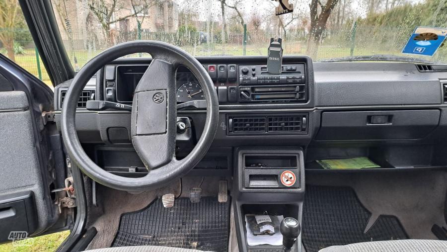 Grey Volkswagen Golf 1988 in Sakiai, with an engine capacity of 1.60 L and mileage of 249 thousand km for 800 €, photo 13 on AUTOMOTO.COM.LV