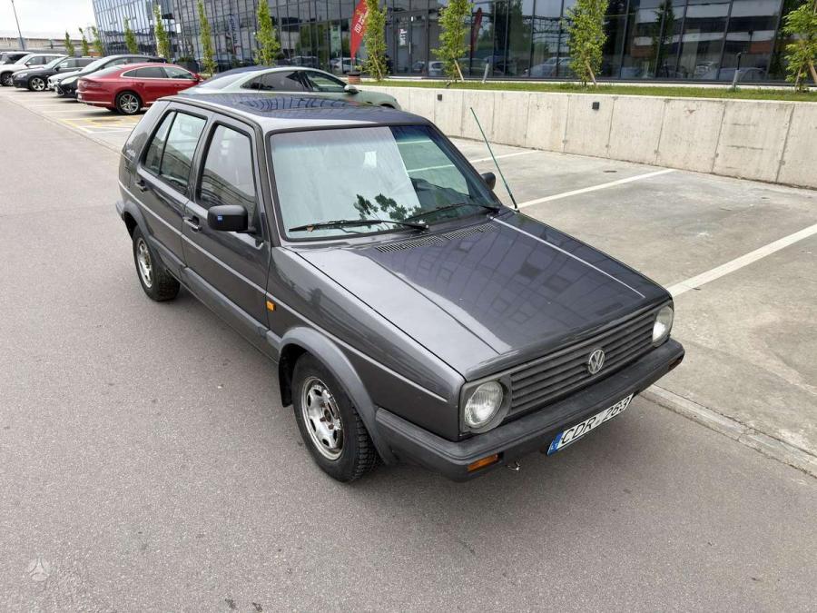 Pelēks Volkswagen Golf 1992 Panevēža, ar dzinēja tilpumu 1.78 L un nobraukumu 194 tūkst. km par 1250 €, foto 3 vietnē AUTOMOTO.COM.LV