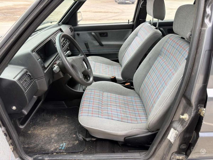 Pelēks Volkswagen Golf 1992 Panevēža, ar dzinēja tilpumu 1.78 L un nobraukumu 194 tūkst. km par 1250 €, foto 13 vietnē AUTOMOTO.COM.LV