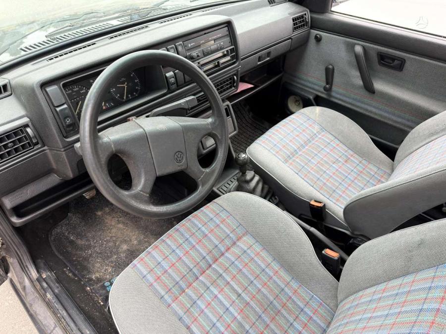 Pelēks Volkswagen Golf 1992 Panevēža, ar dzinēja tilpumu 1.78 L un nobraukumu 194 tūkst. km par 1250 €, foto 14 vietnē AUTOMOTO.COM.LV