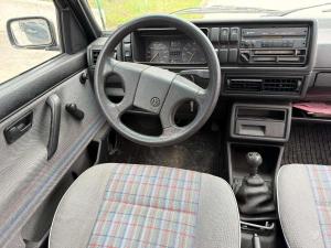 Pelēks Volkswagen Golf 1992 Panevēža, ar dzinēja tilpumu 1.78 L un nobraukumu 194 tūkst. km par 1250 €, foto 15 vietnē AUTOMOTO.COM.LV