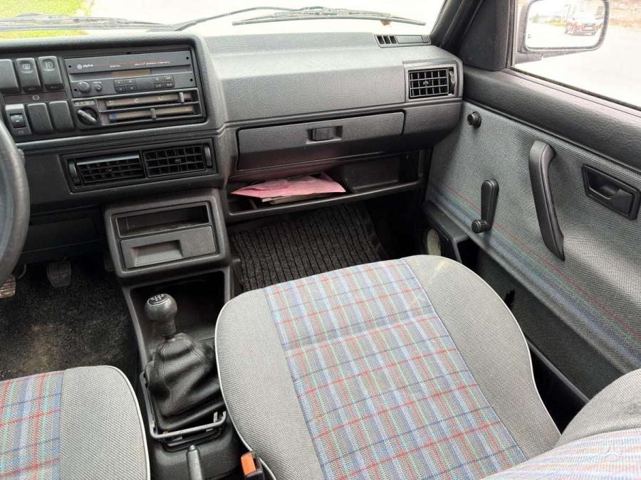 Pelēks Volkswagen Golf 1992 Panevēža, ar dzinēja tilpumu 1.78 L un nobraukumu 194 tūkst. km par 1250 €, foto 16 vietnē AUTOMOTO.COM.LV